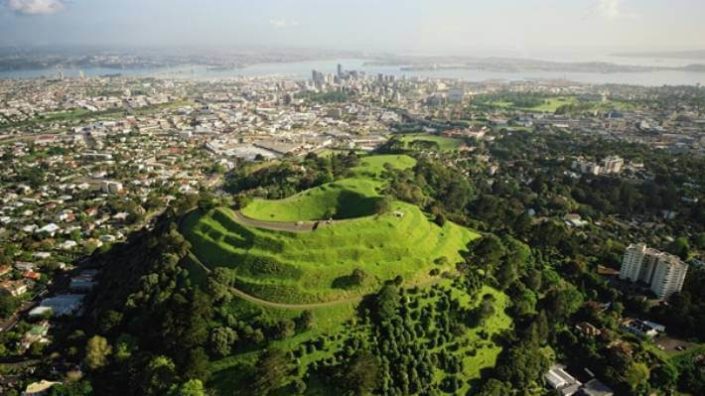 TOP 5 OF THE CITIES THAT ARE BUILT ON VOLCANOES.